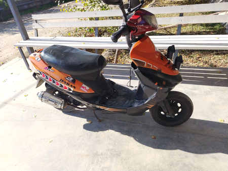 Skuter motoskel velosped