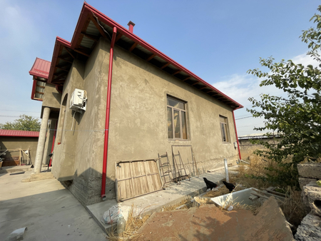 Yangi obodda hovli sotiladi