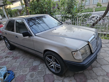 Продам  мерседес легендарный 124