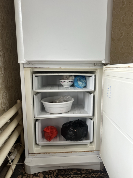 Indesit xolodilnik sotiladi