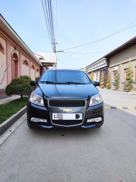Nexia 3  avtomat gaz benzin