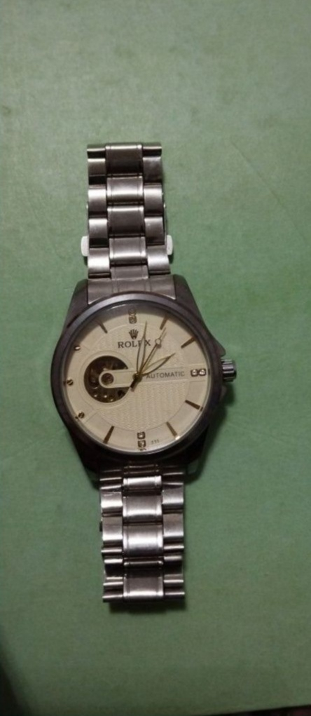 Rolex soati sotiladi 