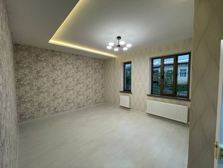 Uch Qaxramon Shodlik da 3.3 sotix 6 xona