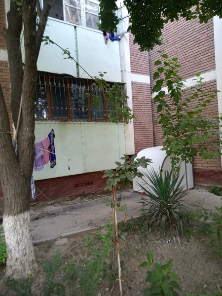 1xona 2xona qilingan 9bozor oldida balkon padvali xam bor