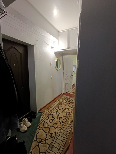 Kvartira sotiladi. 2/2/4. Qulay lokatsiyada. Alohida garaj ham bor.