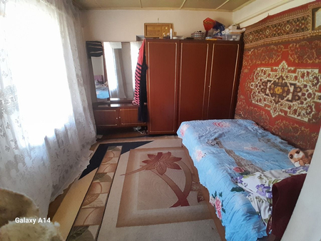 Hovli sotiladi .