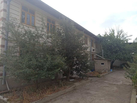 Hovli turar joy sotiladi