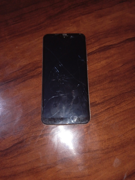 Redmi pro 6 va samsung j 2 karobka yoʻq
