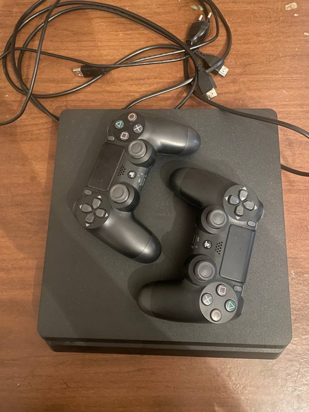 Play station 4 (500 gb ) 2- джойстика