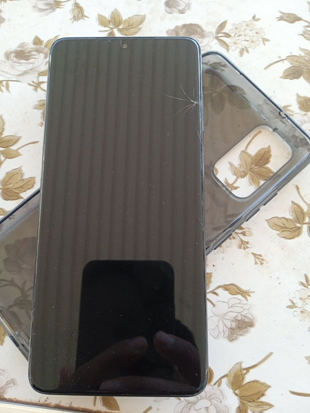 Samsung s20+ karobka bor xolati yaxshi