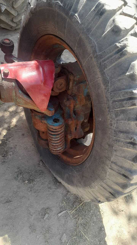 Traktor t40 qizil