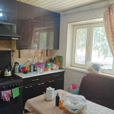 срочно продам 2х комнатную кирпич 1 этаж Тузель Крестик (м999)