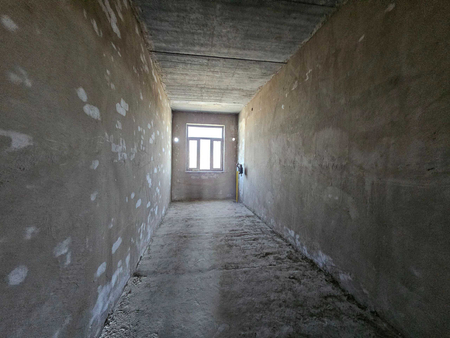 3 xonali 100m² 5-qavat sotiladi.