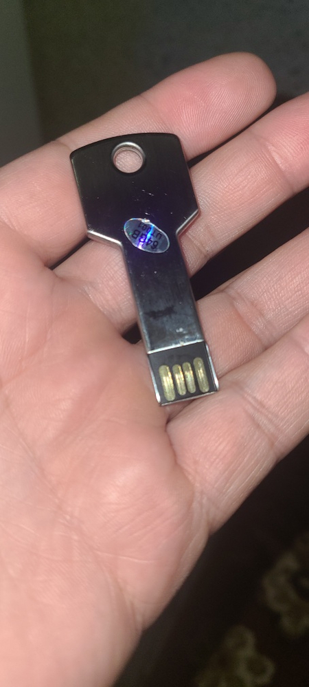 Fleshka sotiladi holati yangi 64 gb.