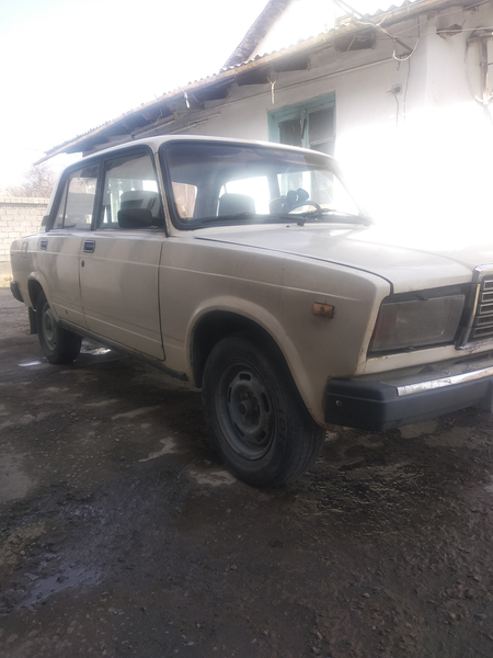 Автомобиль ваз 2107