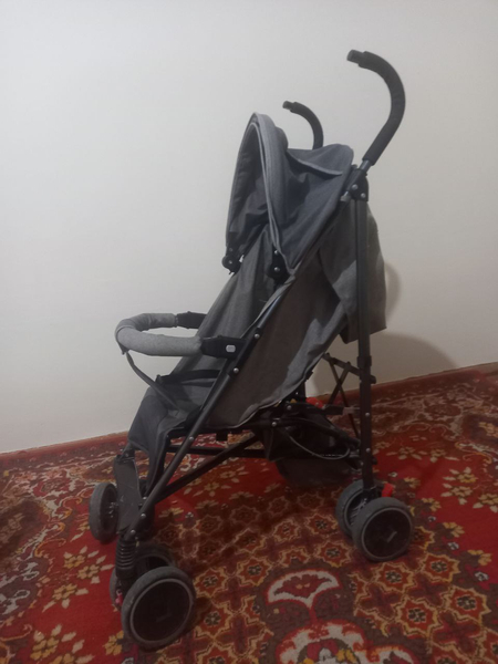 Продам срочно коляска как новая