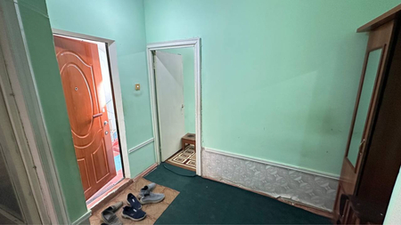 Сомий шайх бозорчани йонидан 2 хоналик уй сотилади угловой емас уртада