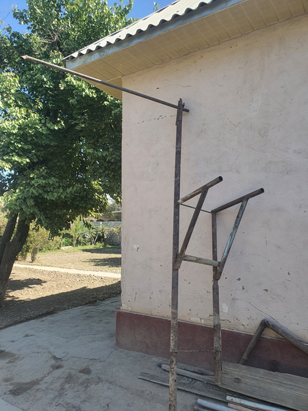 Тайёр турник, брусс сотилади.