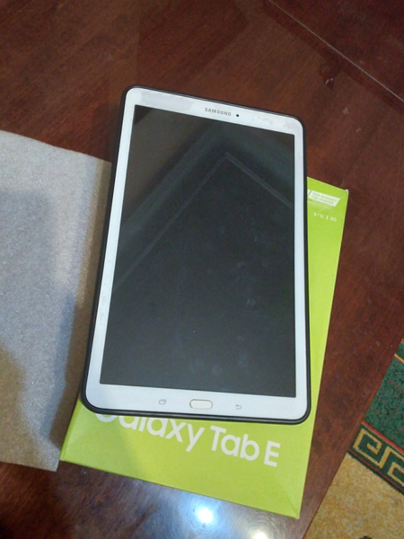 Продам планшет Samsung Tab E