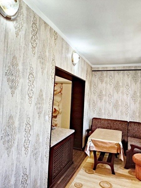 3комнатная/3/5, 68м² торец, кирп. Ор-р: Саламатина. 16 гор больница