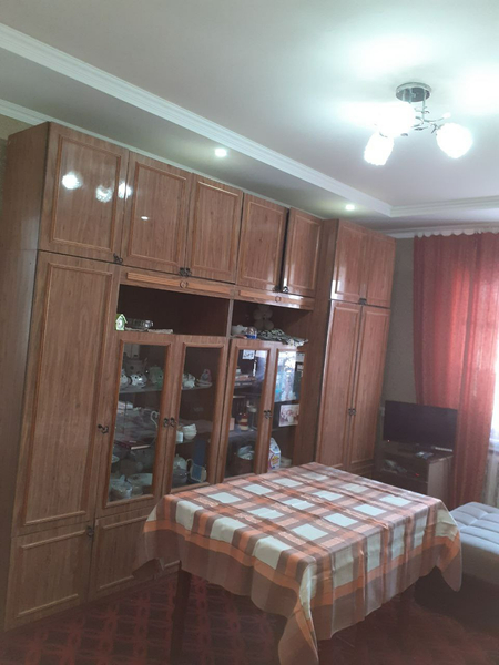 Продаётся 1 комнатная квартира в городе Алмалык районе 5/2