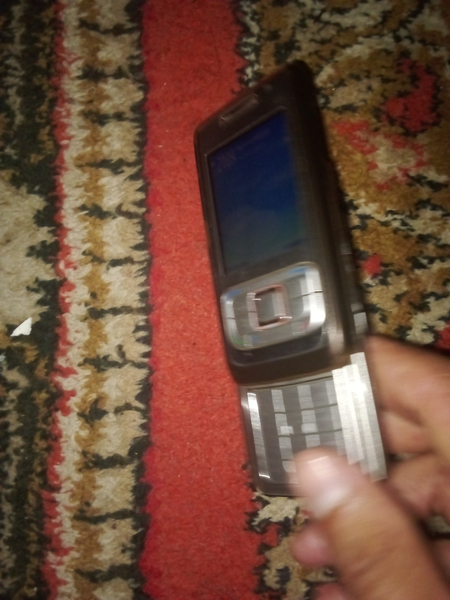 Telefon Rossiya dan kelgan. Hamma joyiga garantiya 1 oy.  Kelishamiza