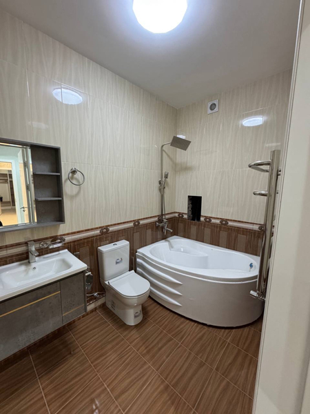 Продам квартиру Ц-5 Пожарка метро минор 4х ком 215м2