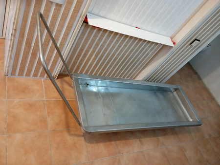 Продам СТОЛ для нарезки и фасовки сыра...