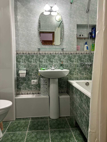 ЦУМ Космонавтов 3/3/4 (90м