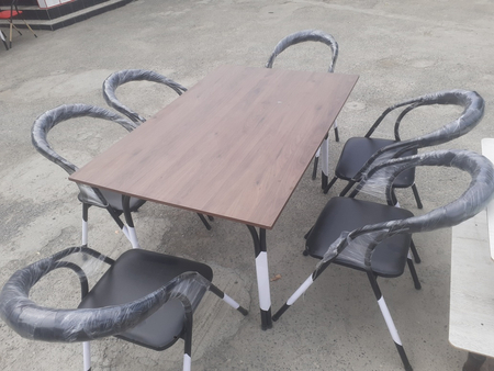 stol stullar dastafka bor 830.000 som 20kmgacha tekin  6 donalik
