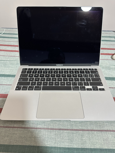 Macbook Air M1, 8/256, Silver
