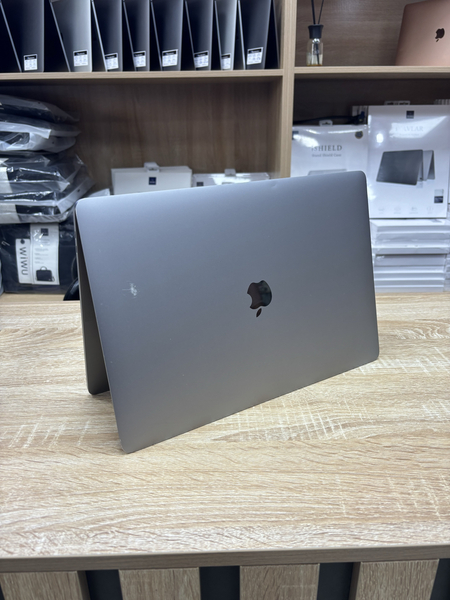 Macbook pro 2017 core i7 16/512Gb