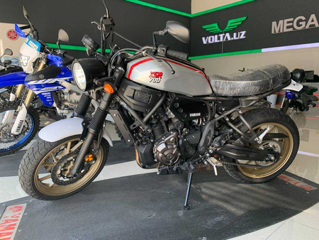 YAMAHA XSR 700 street fighter