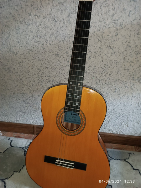 Гитара Yamaha C40 сотилади