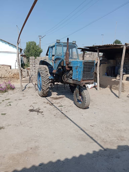 Traktor Belarus x80.