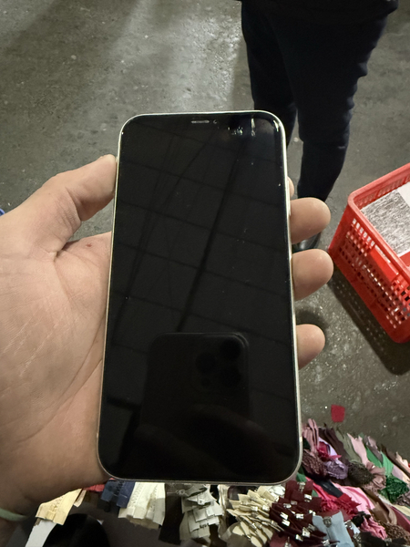 Iphone 11 64 gb srocna