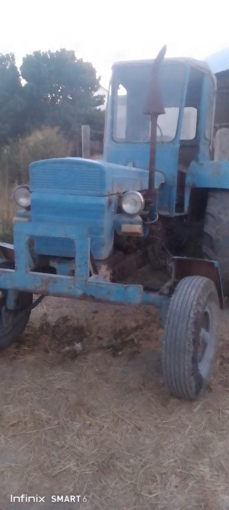 Traktor sotiladi