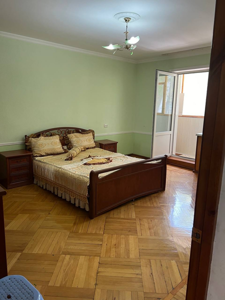 3/3/4 метро БИЙ Буз базар. 100м². Банковский дом.Агентство