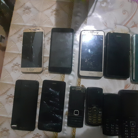 Telefonlar sotiladi