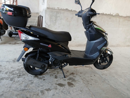 Skuter sotiladi 125 kub