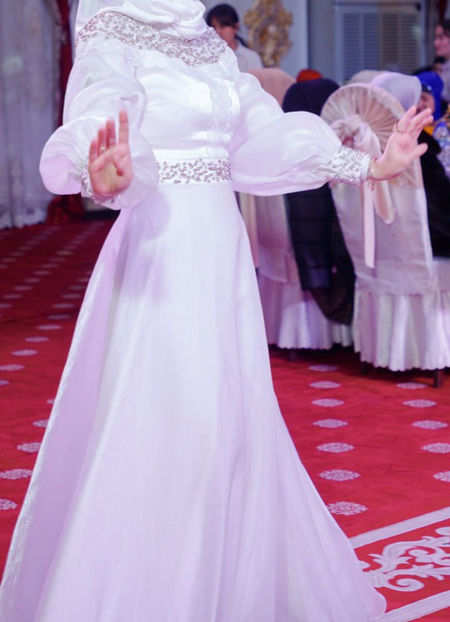 Oq ko'ylak oqshom uchun