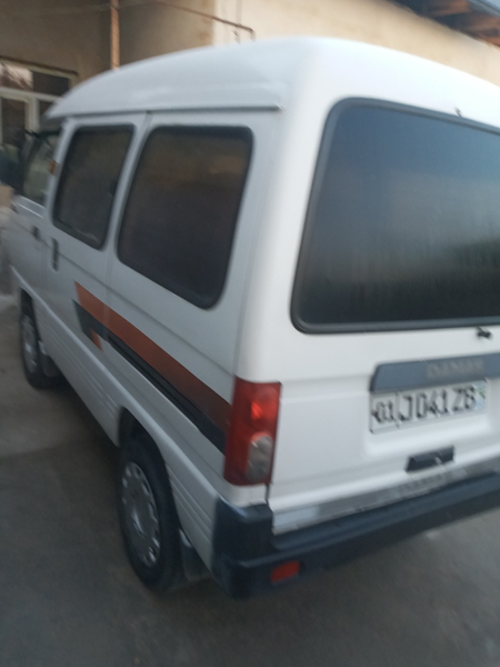 Xolati yaxwi yurub turgan mowina