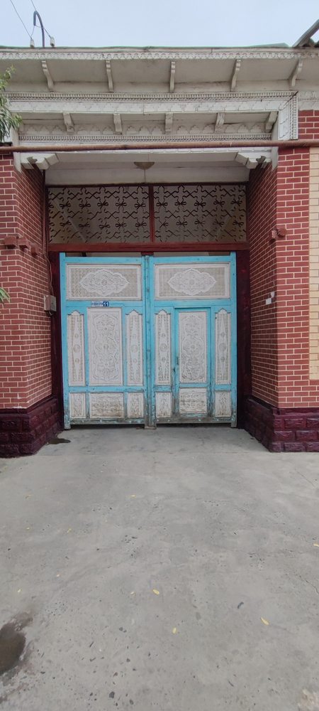 Darvoza sotiladi hammasi kampilik sotiladi