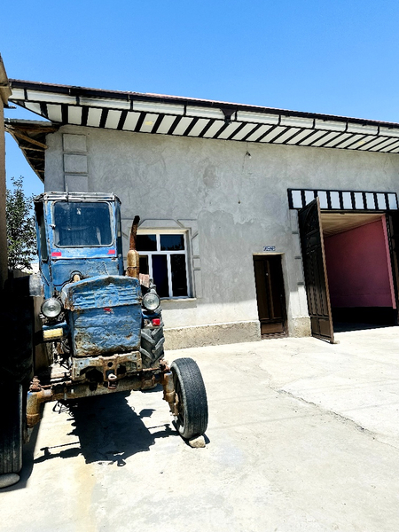 Traktor T28  Holati yaxshi, pritsepi bor, hujjatlari joyida!