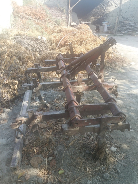 Traktor sotiladi