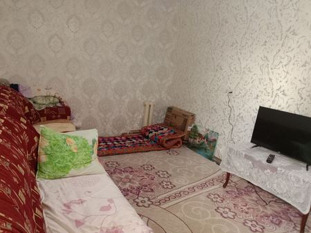 Кибрай центрда 1 хонали квартира ижарага куйилади , без маклер