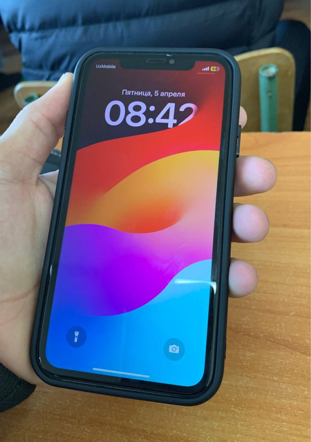 Iphone 11 sotiladi narxini kelishamiz