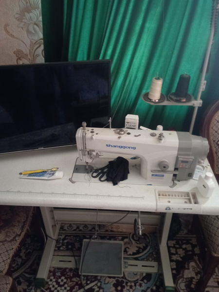 Швейная машина почти новый
