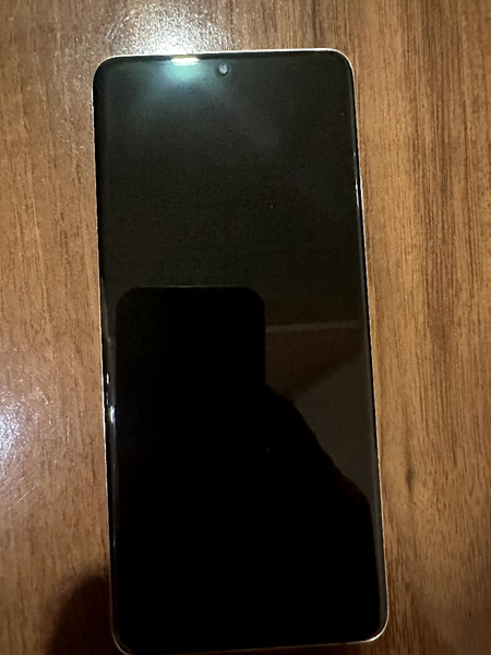 Samsung A82 5G  120Hz sotiladi