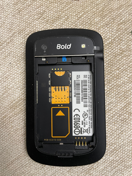 Продаются новый Blackberry 9930 sprint original перфектом Мобил